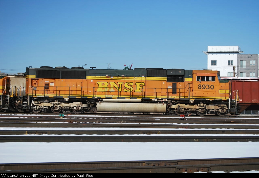 BNSF 8930